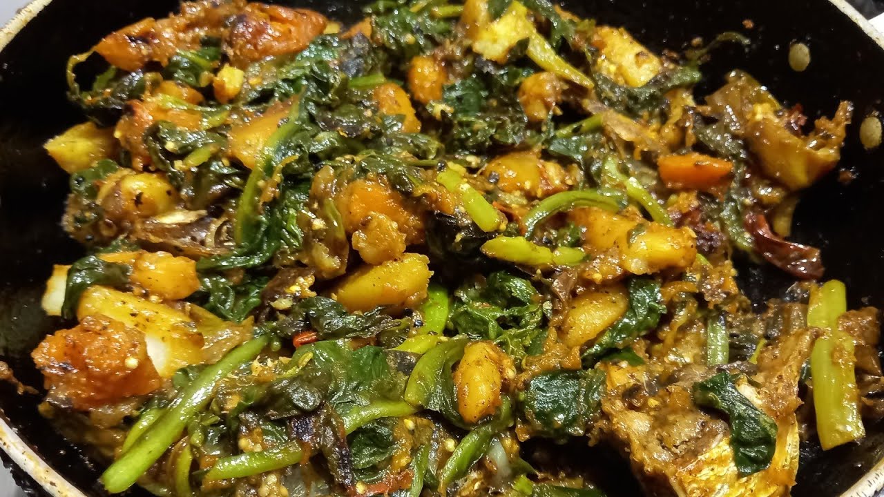 # Shorts # ইলিশ মাছের মাথা দিয়ে রেসিপি। # Ilish macher matha diye pui ...