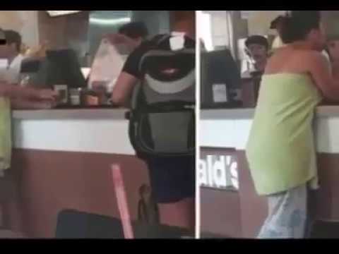 VIRAL.wanita cantik ini belanja hanya mengunakan handuk saja