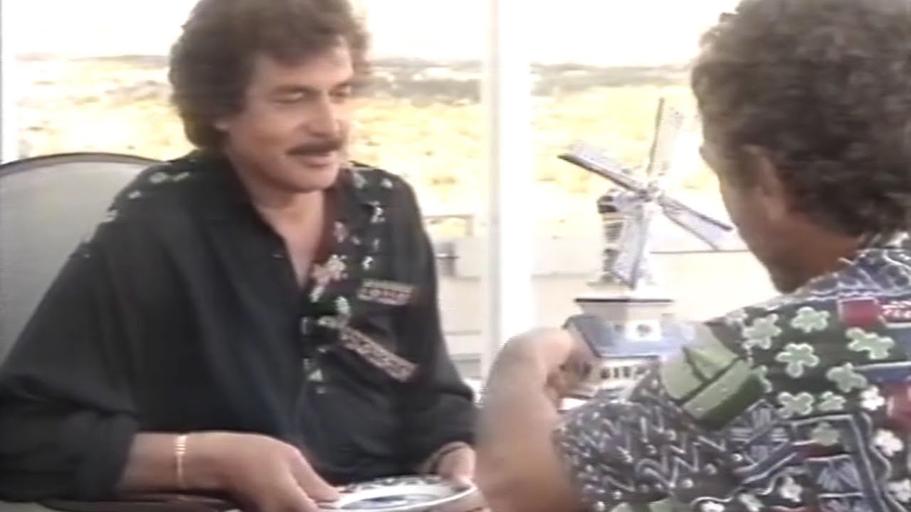 Harry's interview met Engelbert Humperdinck! - YouTube