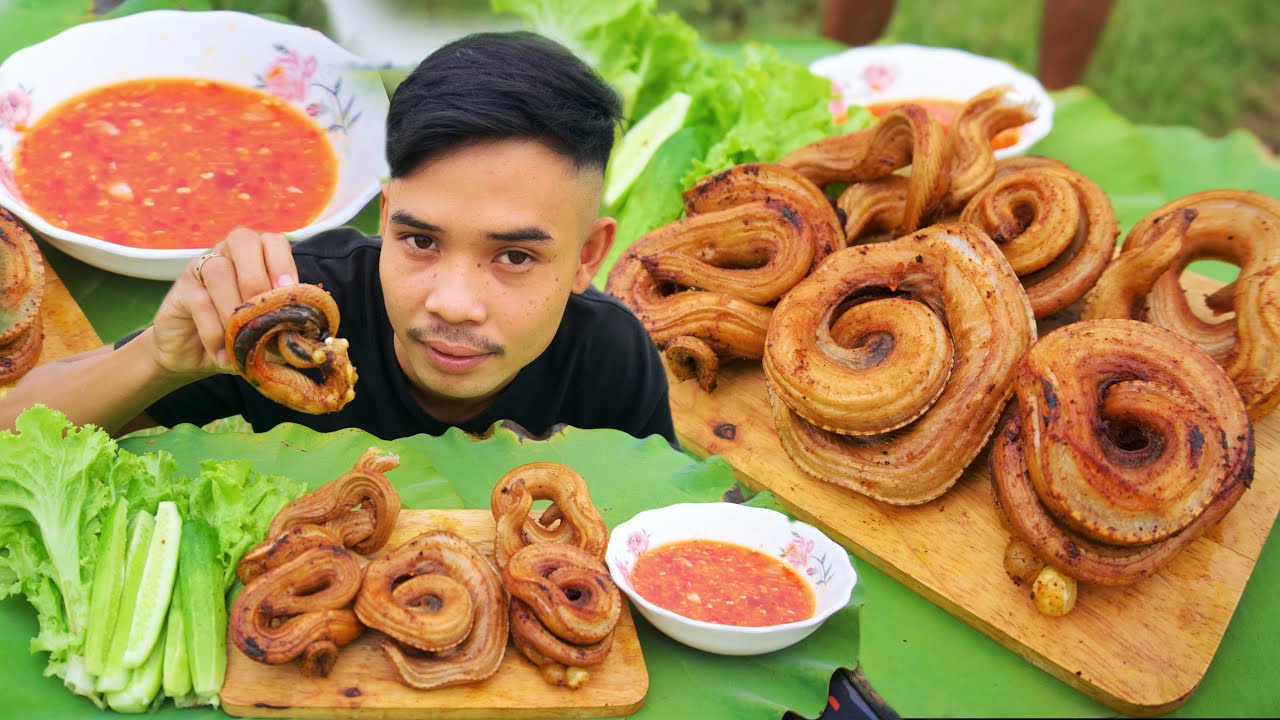 Amazing Yummy Snake Fried Ingredients With Chill Sauce Recipes | Eating ...