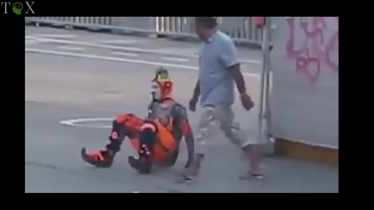 Karkocha Street Performer, Best clown of all time - YouTube