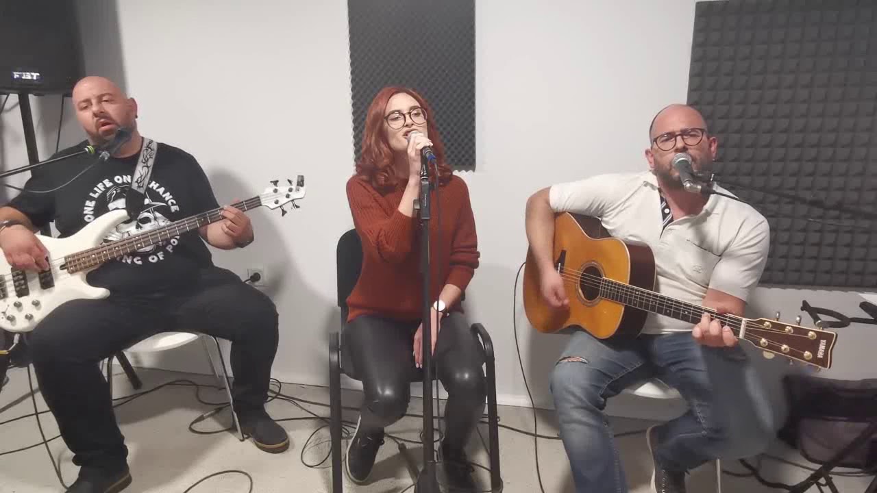 Coffee Shop Acoustic - Singing that rock'n'roll (Stijene cover) - YouTube