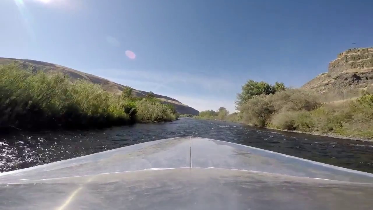Rock scraping jet boat on the Clearwater River. - YouTube