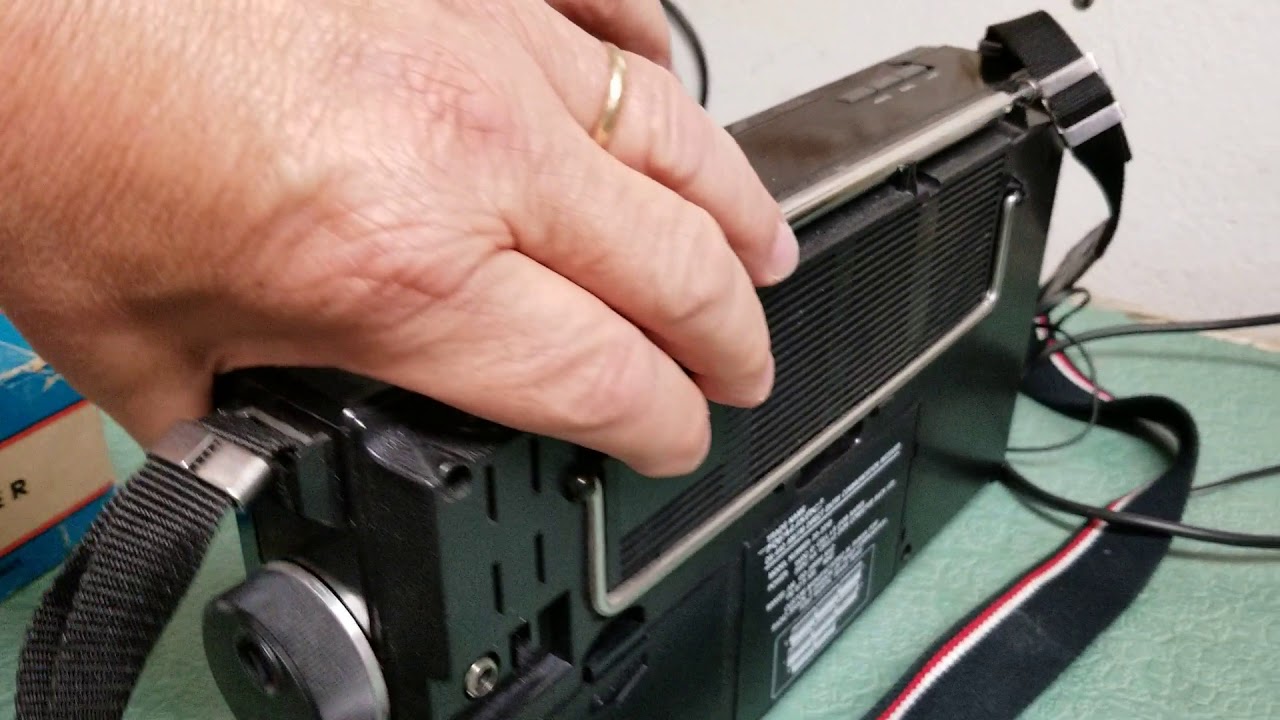 Realistic DX-440 Voice of the World AM/FM/ Communication Receiver - YouTube