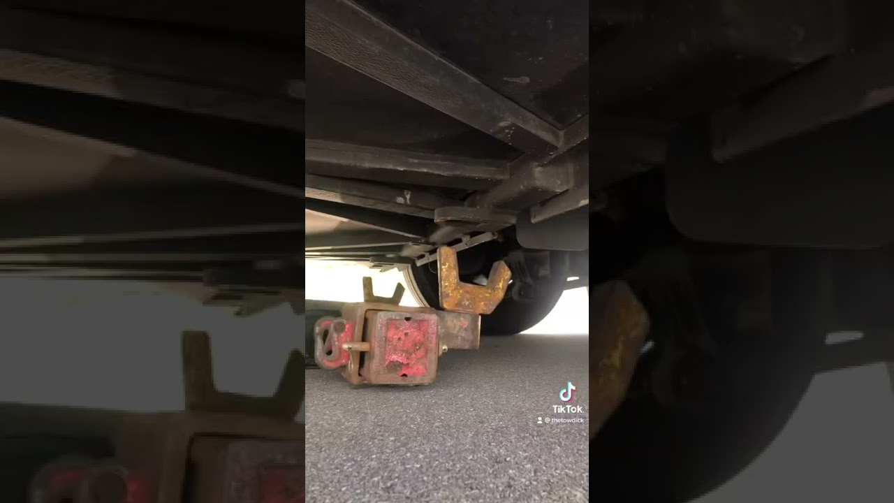 Prevost x345 tow - YouTube