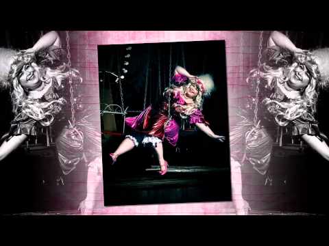 Heike Suhre presents CIRCUS with Marieke Oldenburger