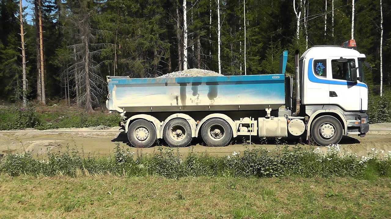 Scania R480 8x4 Spread Out A Load Of 0-80 - YouTube