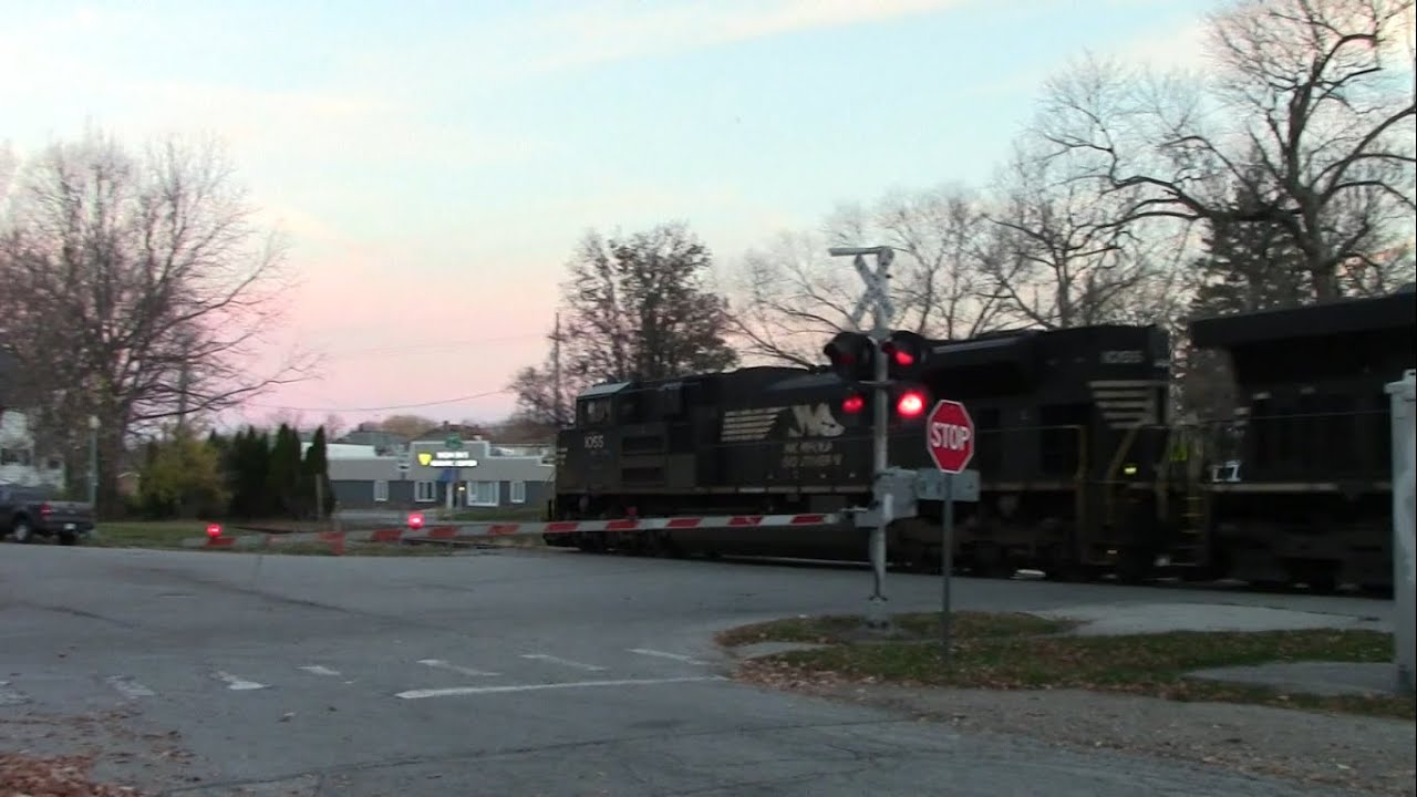 CSX Z460 w/ NS 1055 and NS 7651 at Main Street in Crawfordsville ...