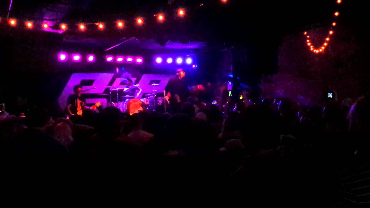 Pop Evil - "Hero" Live - YouTube