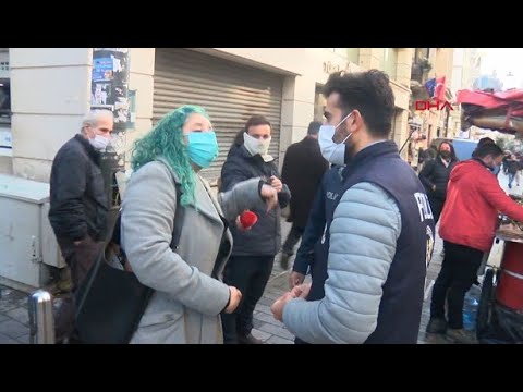 NTV | Maske kontrolü yapan polisin zor anları