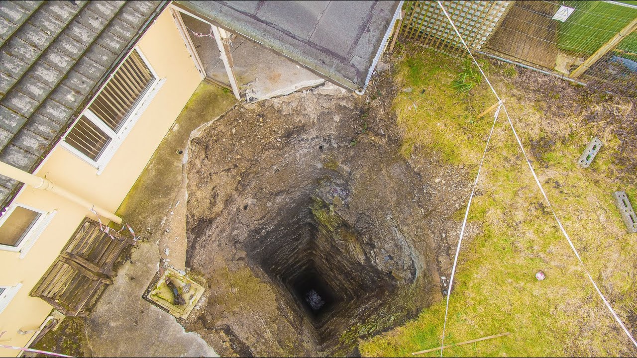 Mineshaft in Scorrier near Redruth Cornwall - YouTube