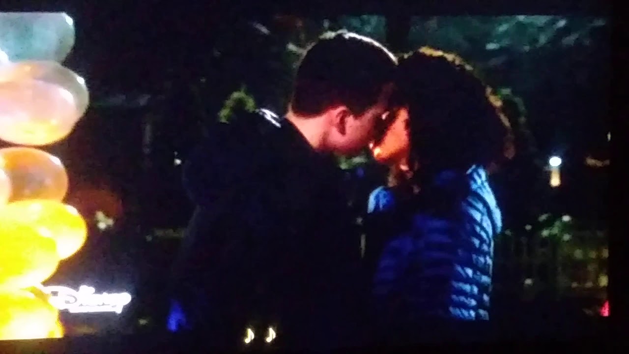 Buffy and marty kiss :D - YouTube