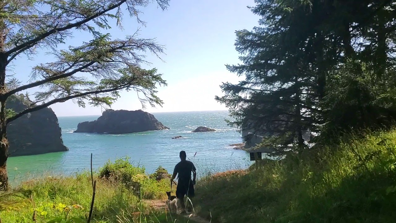 Oregon - Hiking to Secret Beach - YouTube