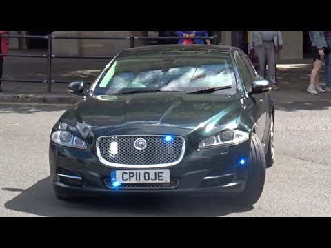 Protection Command Convoy 3 Unmarked Cars Responding - YouTube