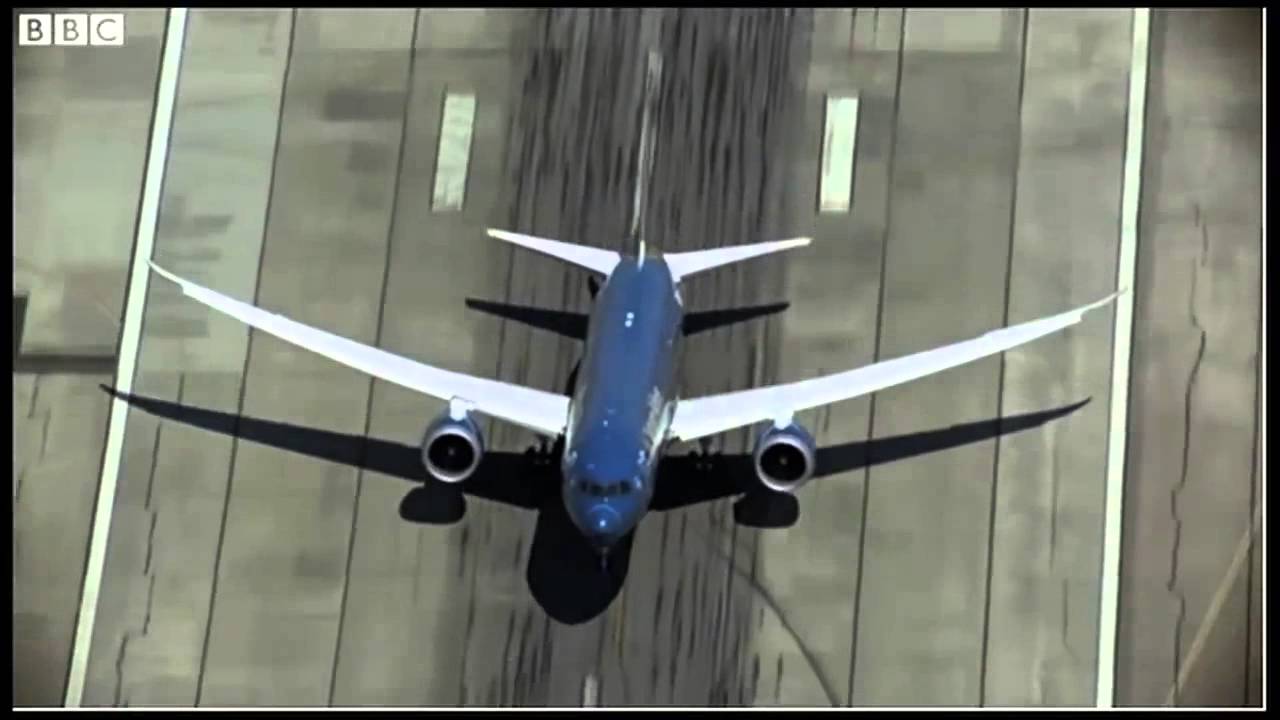 Boeing 787 shows off near vertical take off BBC News - YouTube