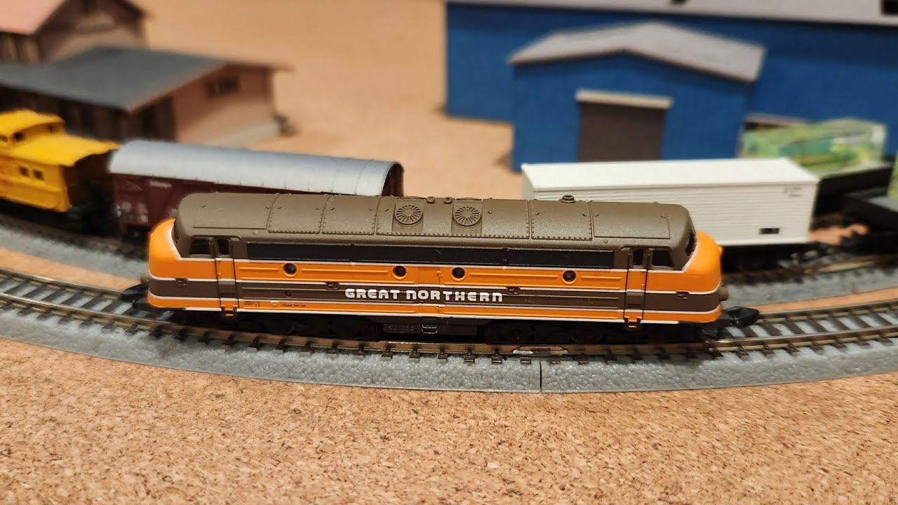 Marklin 88636 Cl 1100 Great Northern Diesel Locomotive Test Run at z ...
