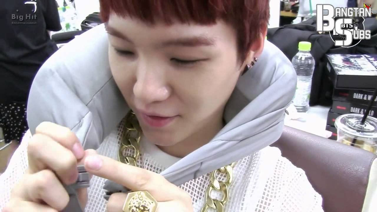 [ENG] 141111 [BANGTAN BOMB] SUGA's sleep mate - YouTube