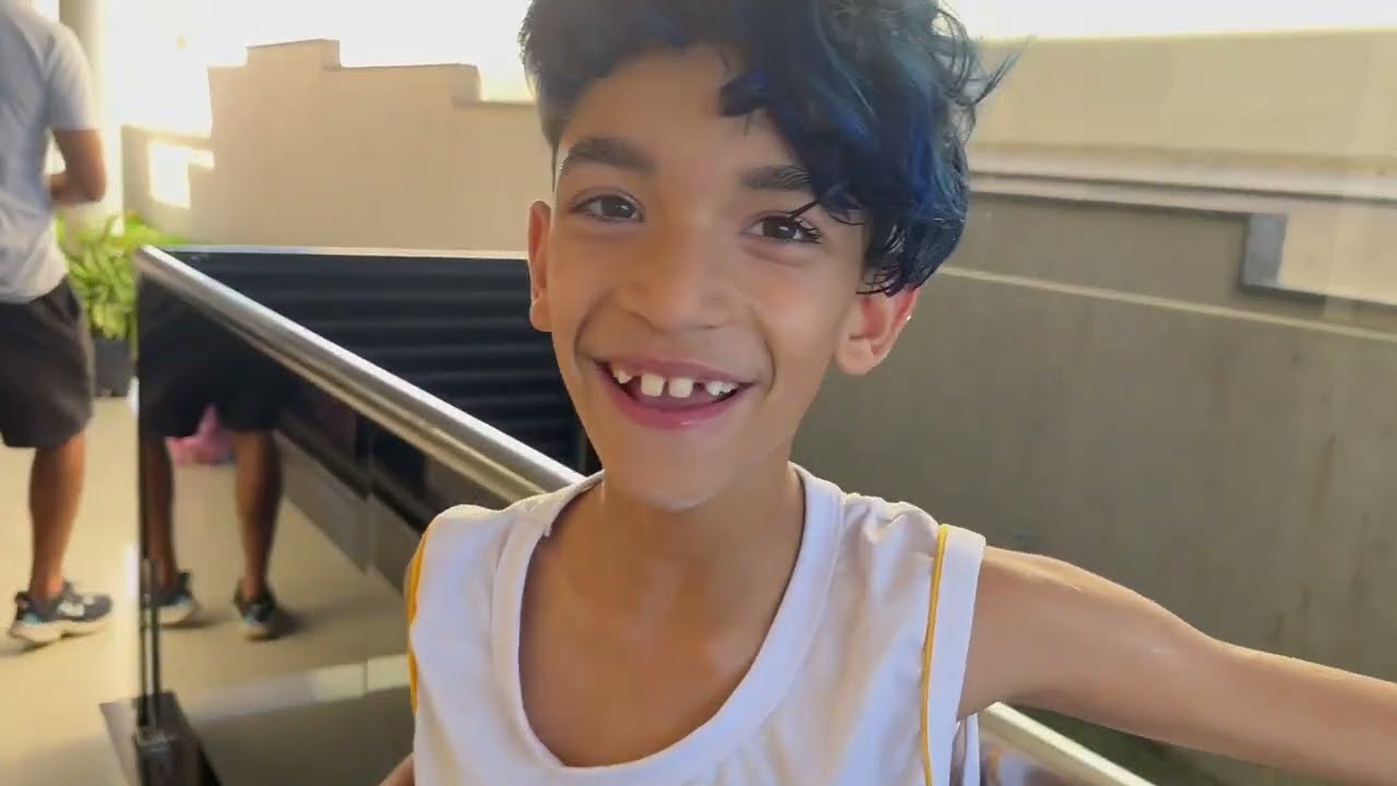 LUCAS ROCHA CAIU DA ESCADA COM UMA BALDE DE PIPOCA NA MÃO - FAMÍLIA ...