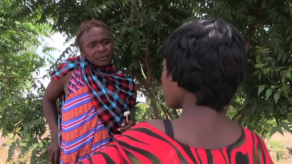 Mwanamke kumtongoza mwanaume - YouTube