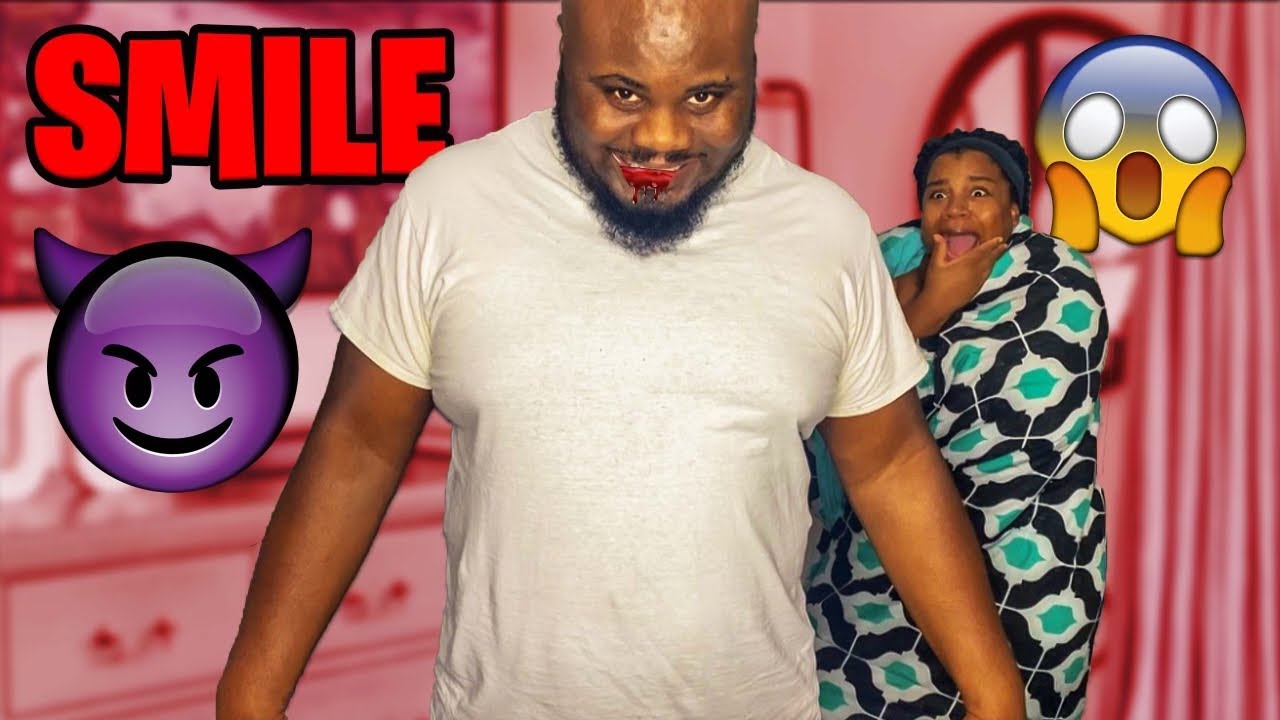 SMILE SCARE PRANK ON GIRLFRIEND!!! - YouTube