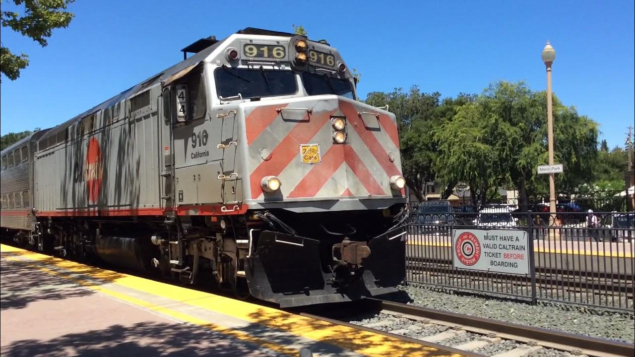 Caltrain f40ph 916 & bi level cab car 115 At Menlo Park Station - YouTube