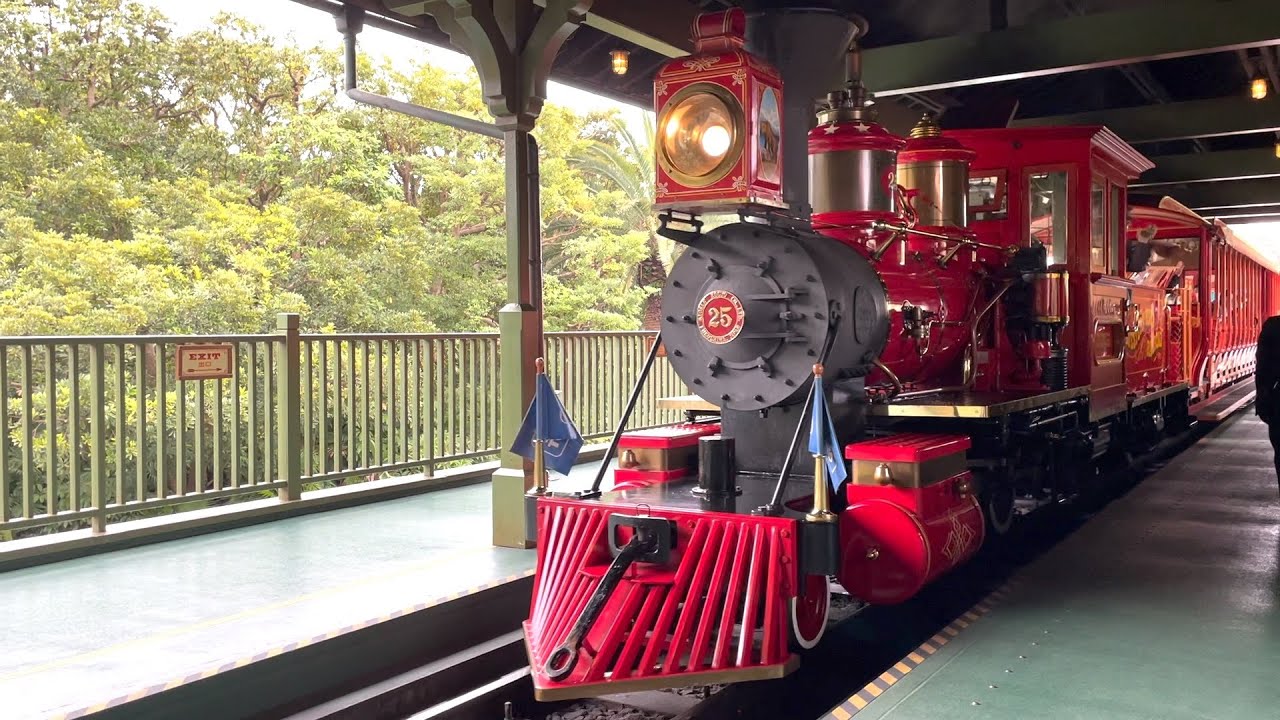 Western River Railroad in Tokyo Disney Land of Japan #steamlocomotive # ...