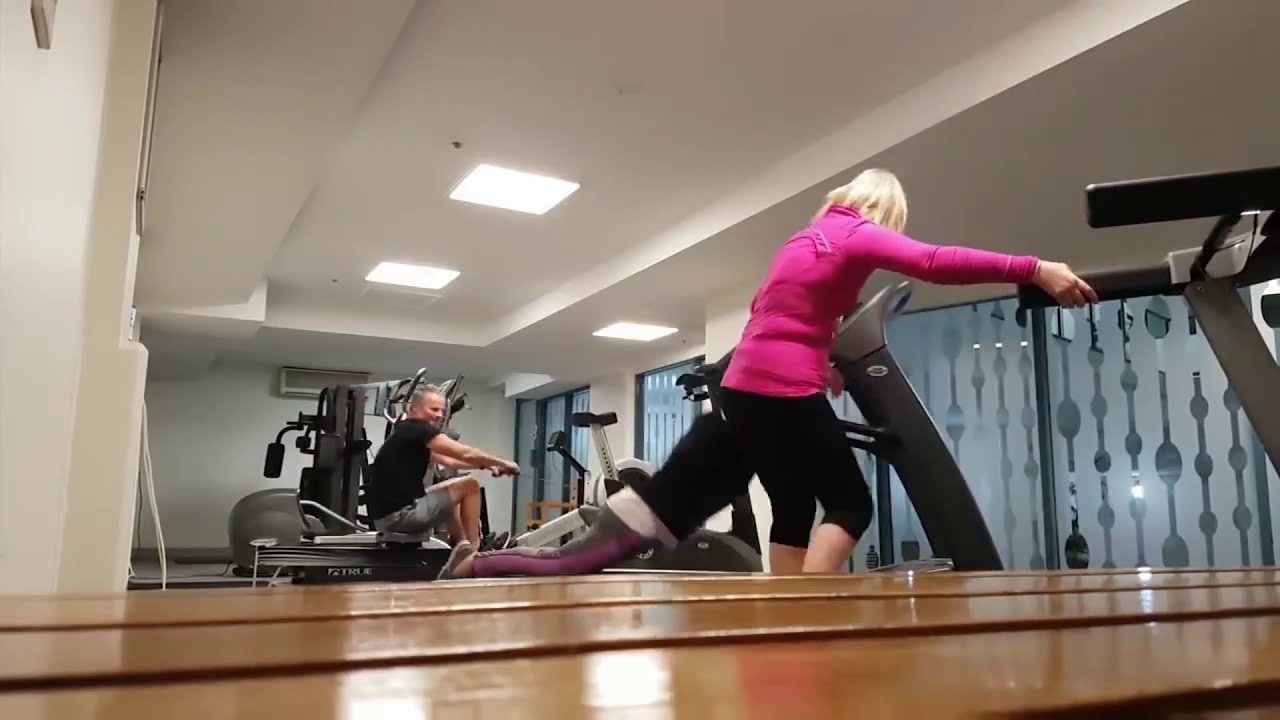 Funny gym & workout fails COMP- SEXY GIRLS FAILS- - YouTube
