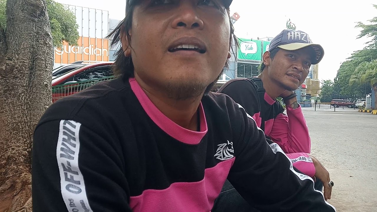 Berkuda Di Giant CBD Bintaro - YouTube