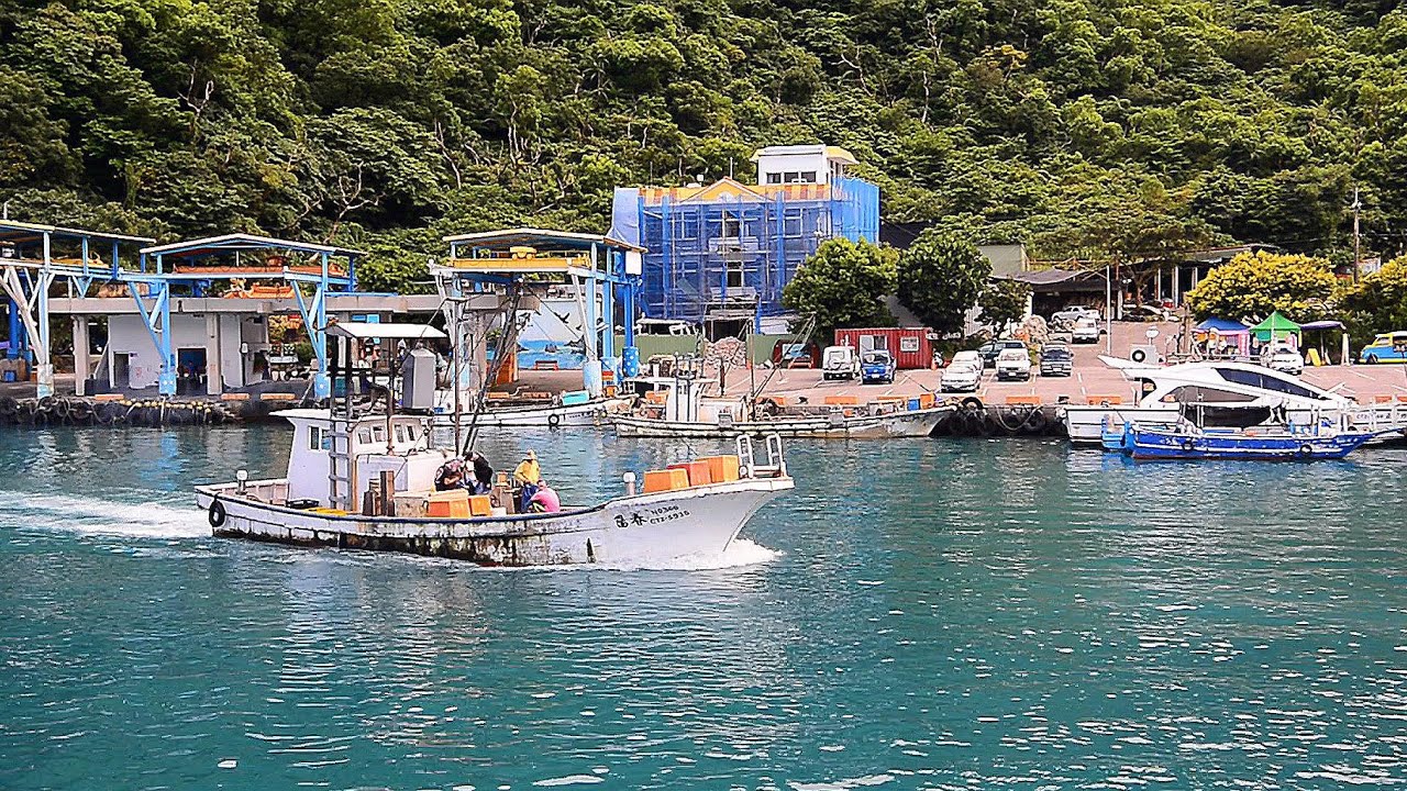 東澳·粉鳥林漁港/ Dong'ao Fenniaolin Fishing Harbor - YouTube