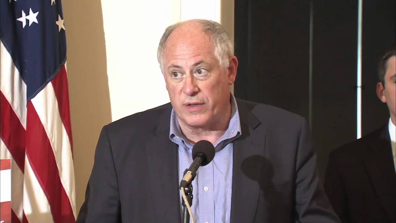 5/29/2010: Governor Pat Quinn Portrait of a Soldier - YouTube