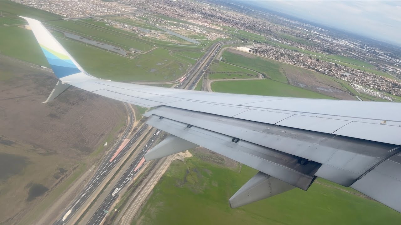 Alaska Airlines Boeing 737-900ER (Winglets) Takeoff from Sacramento ...