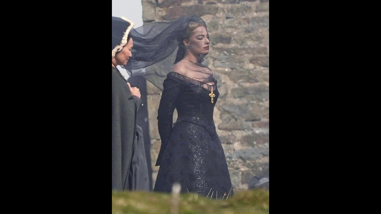 Margot Robbie - Dreams (Acoustic Cover) - YouTube