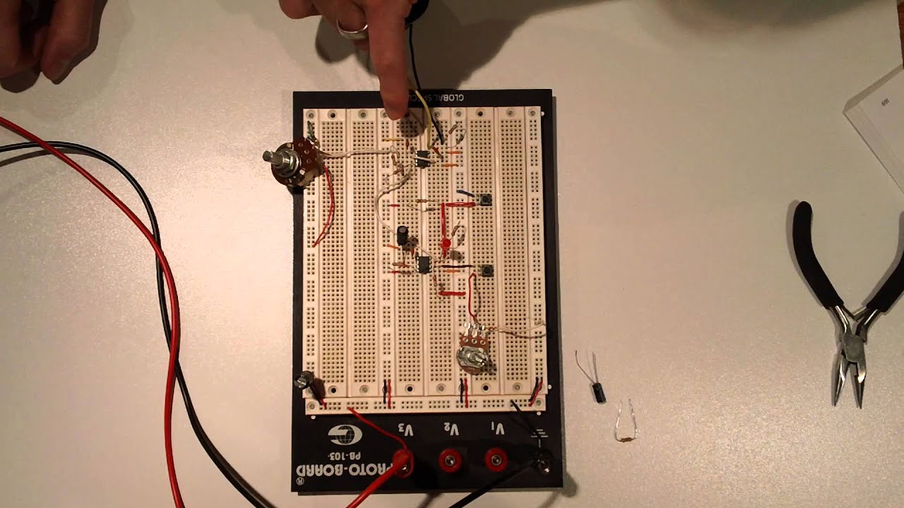 Make: Electronics - Experiment 17 (Chaining Multiple 555 Timer Chips Together) - YouTube