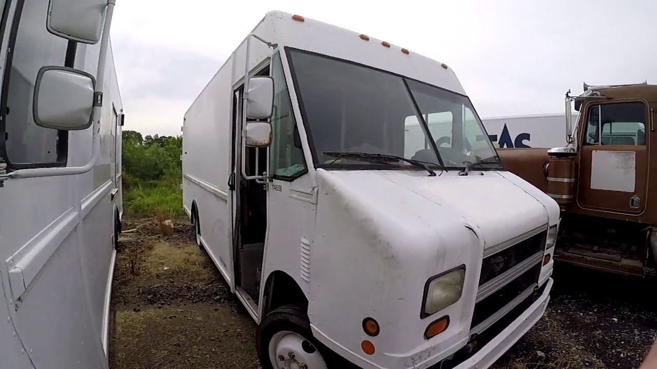 2000 FREIGHTLINER MT45 For Sale - YouTube