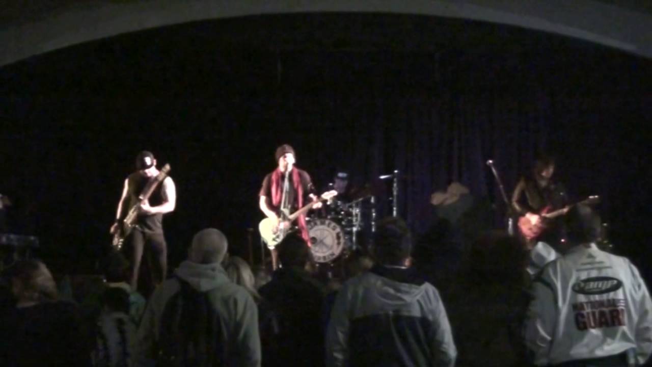 James Durbin - (Band Intro) Mustang Livin' - YouTube