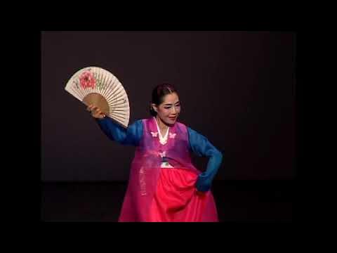 부채입춤(춤속의열정) - YouTube