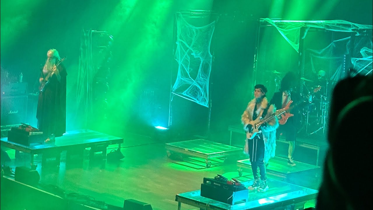 Polyphia 40 oz live - Atlanta 10/31 - YouTube