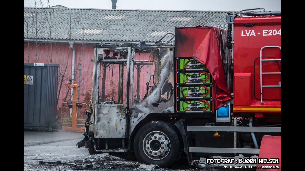 14.02.2024 / Brand-Bil EL/Brint / Rødovre - YouTube