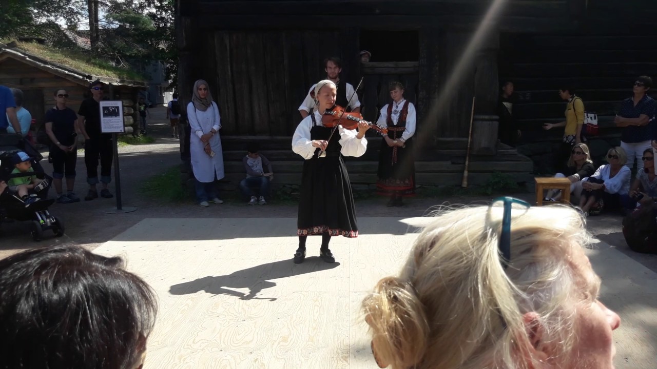 Norsk folkemusikk Folkedans Halling Norwegian folk dance on the violin ...