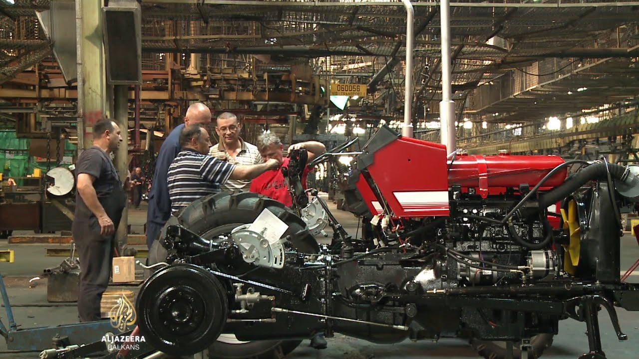 Fabrika traktora 'IMT' postaje dio historije - YouTube