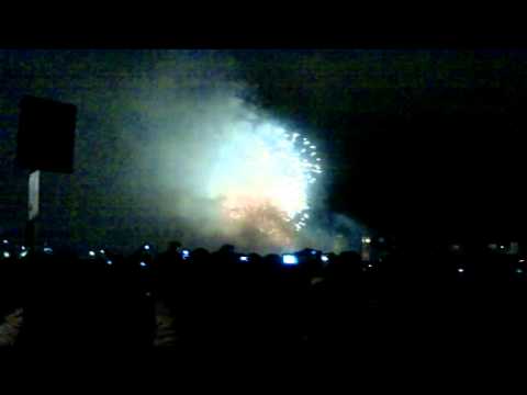 London 2012 New Years fireworks on Waterloo bridge part2/2 - YouTube