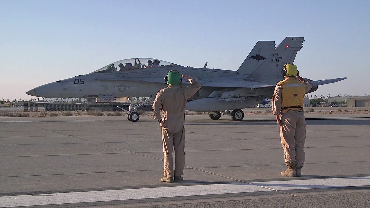 M-31 Arresting Gear System Catches a Hornet - YouTube