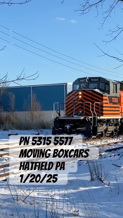 PN L160 5577 SD40-2 and 5315 SD40-2W Move Boxcars Pennsylvania Northeastern RR Hatfield Pa 1/20 ...