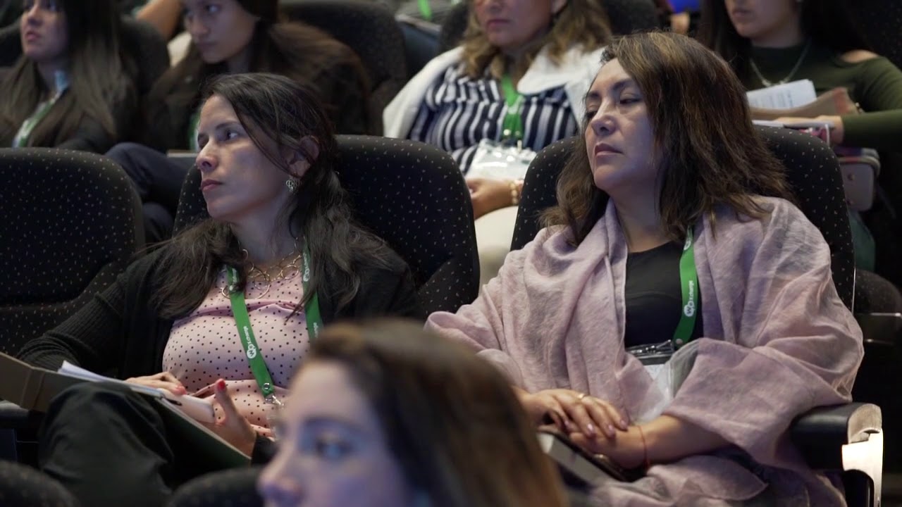 Entrevista con la Emprendedora Angela Pinzon WeXChange - YouTube