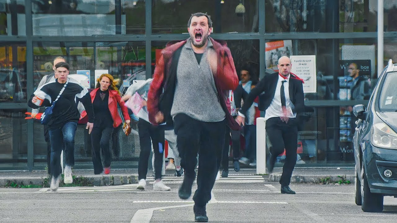 ¡UN HOMBRE TIENE QUE HUIR DE TODAS LAS PERSONAS DEL MUNDO, PORQUE LO ...