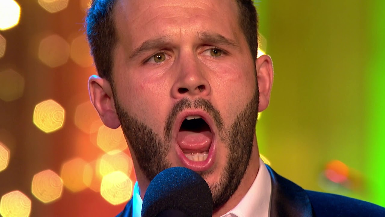 Trystan Llŷr Griffiths | O Gymru - YouTube