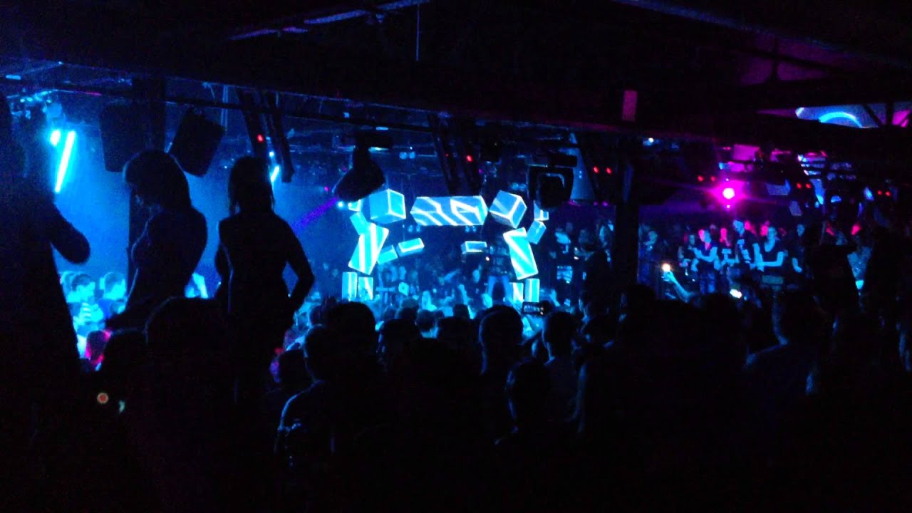 Yellow Claw @ Barong Family Label Night, Bootshaus Cologne (First 10 ...