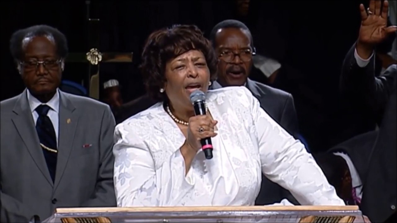 General Supervisor Mother Lewis Praying COGIC - YouTube