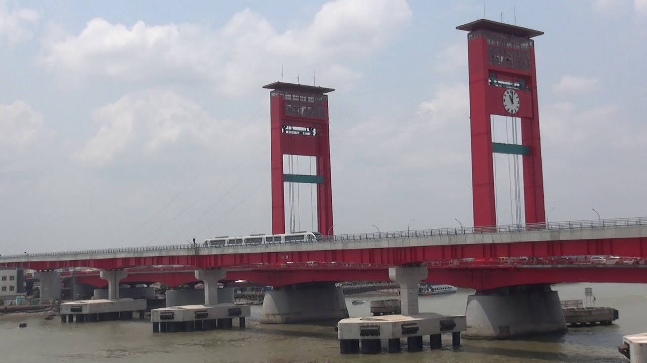 LRT Palembang (LRT Sumatera Selatan) Ampera～Polresta間走行 - YouTube