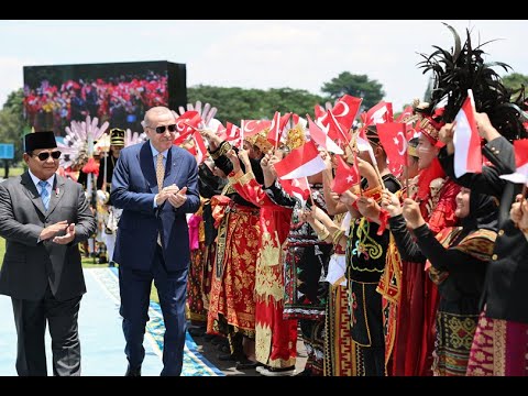 Cumhurbaşkanımız Erdoğan, Endonezya'da Resmî Törenle Karşılandı